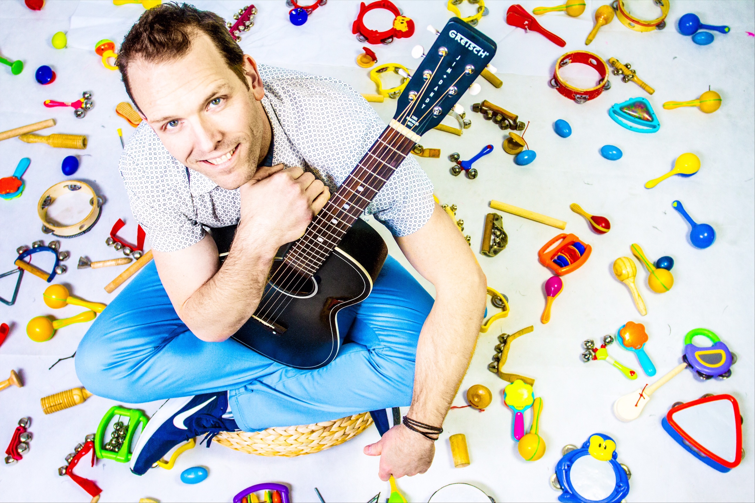 Little Folk: On the Road with Kyle Riley | Ards International Guitar ...
